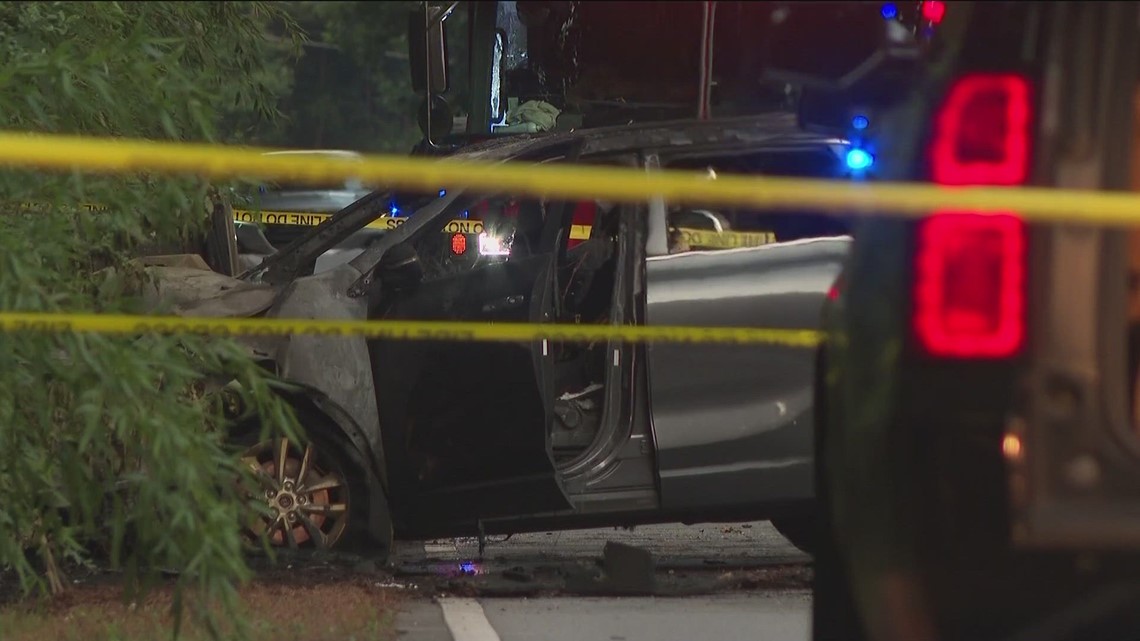 Stone Mountain Park Bermuda Road deadly crash | Traffic alert | 11alive.com