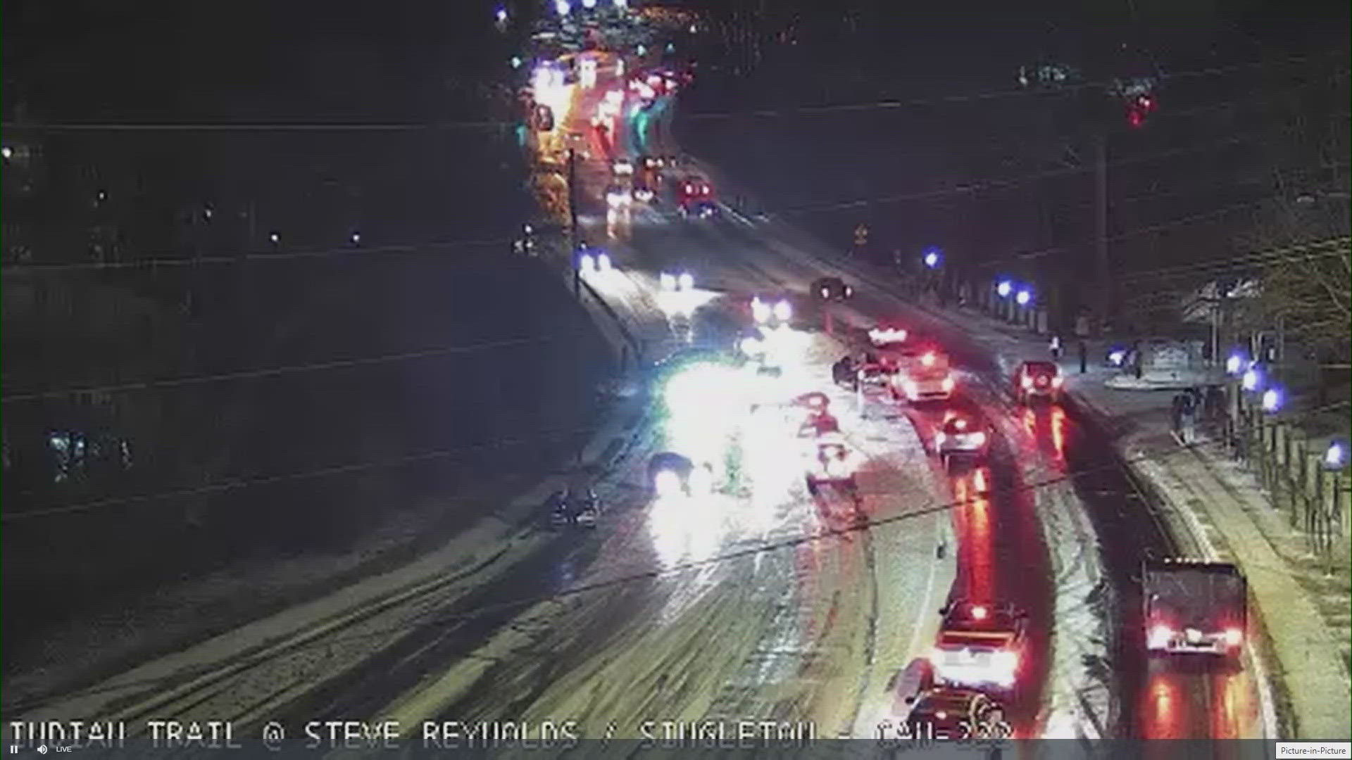 Snow in Atlanta: Drivers struggling down hill off Indian Trial at Steve ...