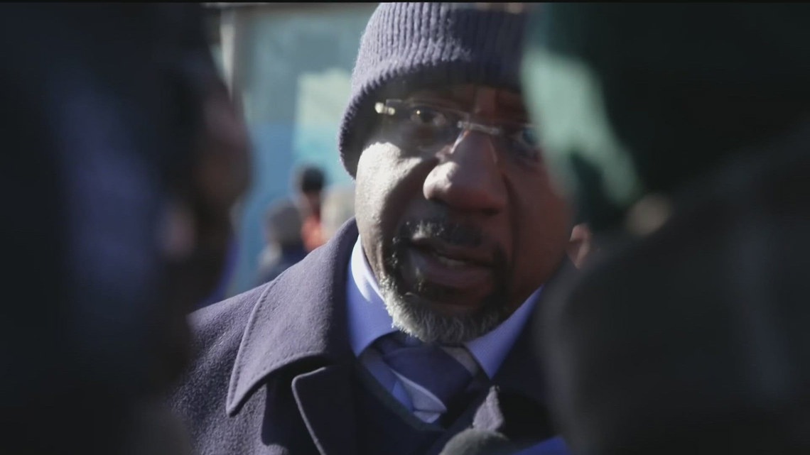 Sen. Warnock visits memorial site for Alex Pretti in Minneapolis ...