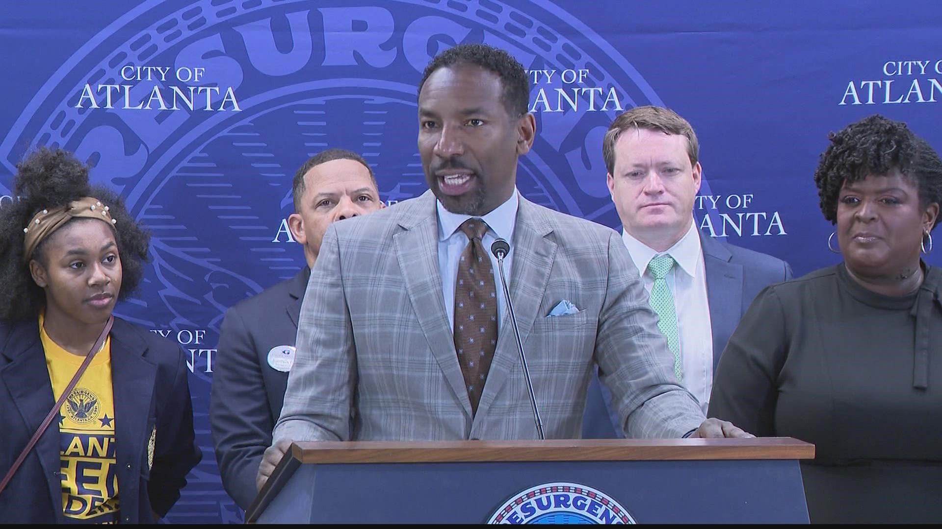 Atlanta mayor challenges businesses across city to hire youth this ...