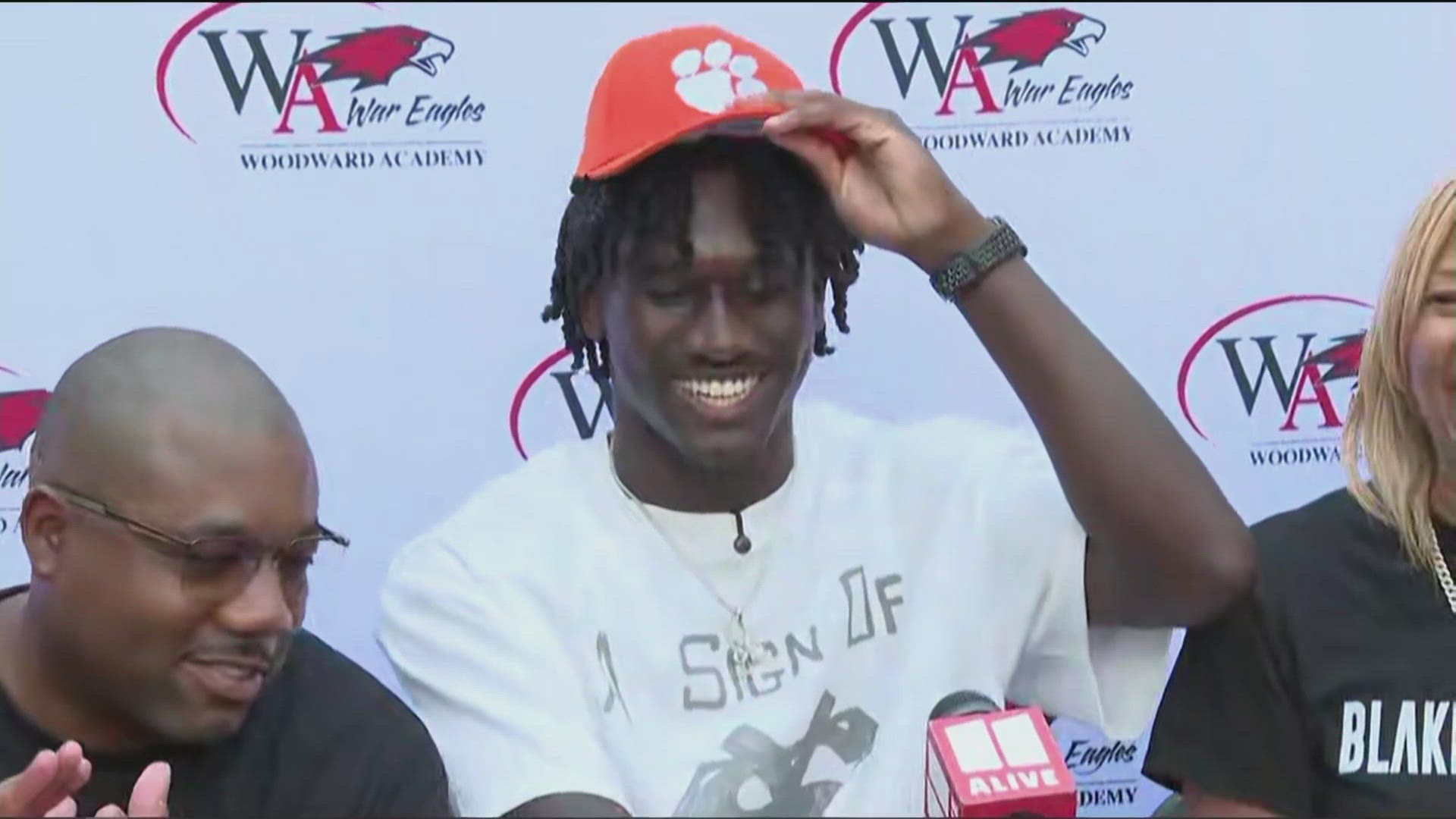 Blake Stewart, top high school football recruit, announces college decision | 11alive.com