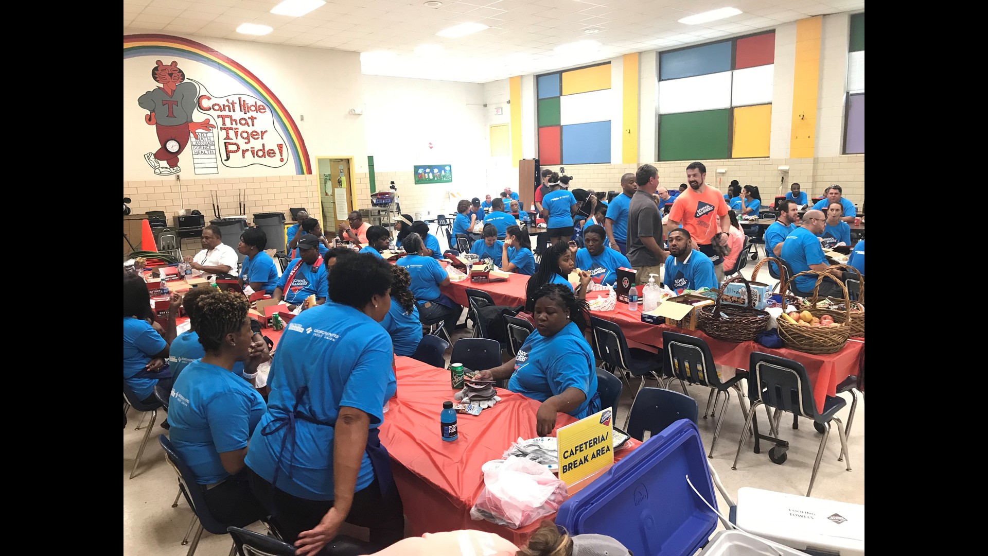 PHOTOS: Georgia United Foundation's School Crashers at Toney Elementary ...