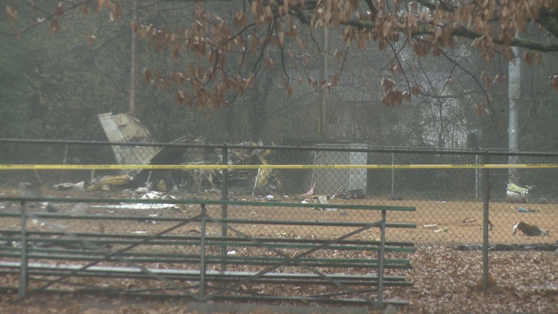 Atlanta plane crash kills 3 behind row of homes | 11alive.com