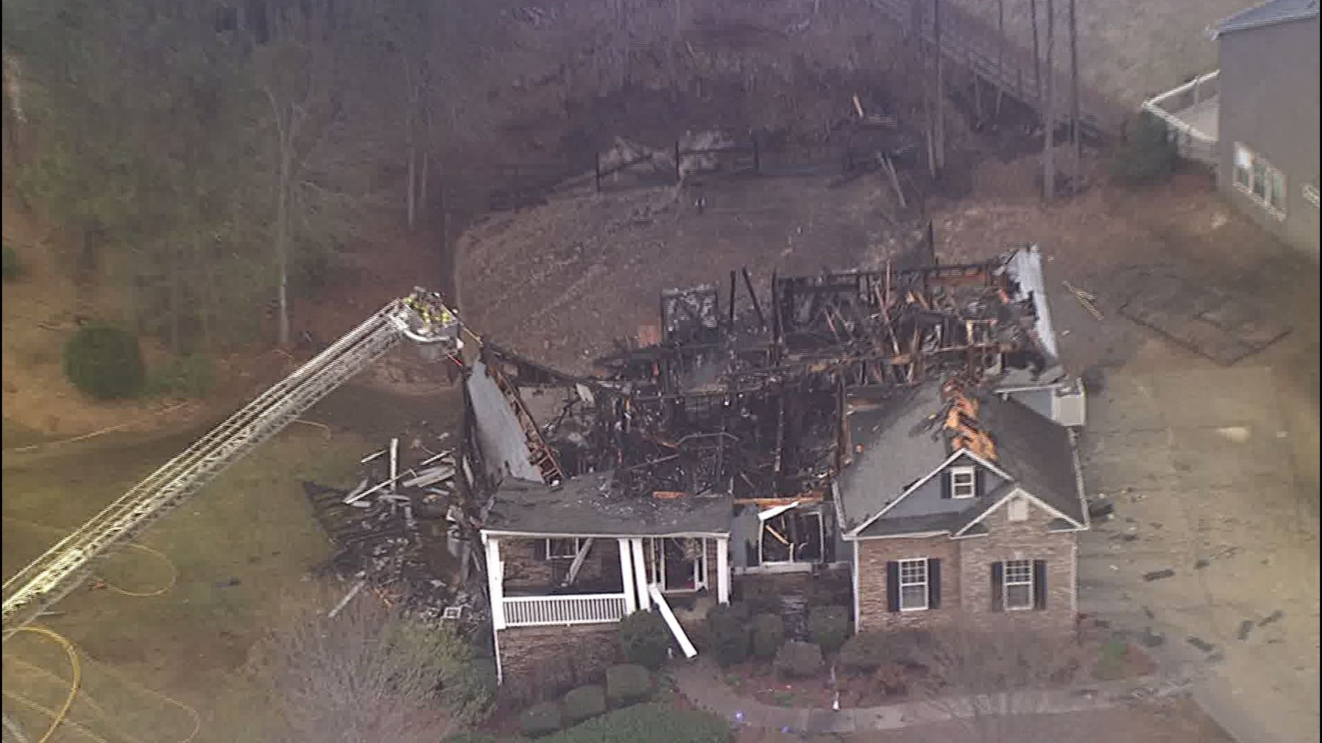 Fire causes extensive damage to Powder Springs home | 11alive.com