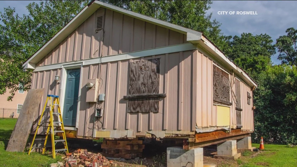 Deconstructing Roswell's historic Doc's Cafe | 11alive.com
