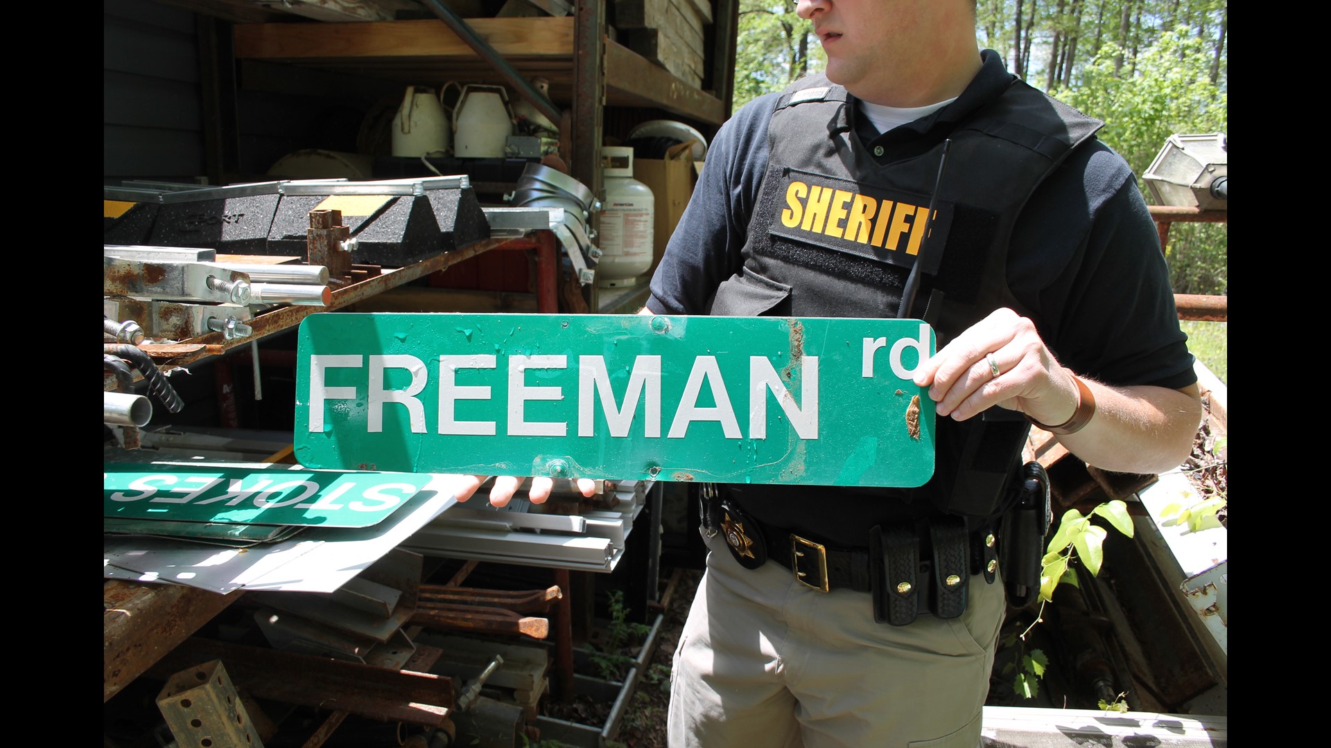 Man arrested for allegedly stealing 40+ road signs | 11alive.com