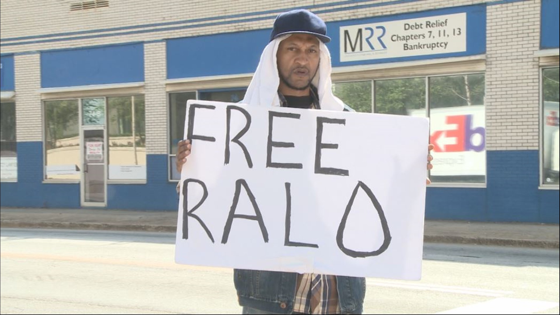 'Where's daddy?' | Family, supporters gather outside courthouse for ...