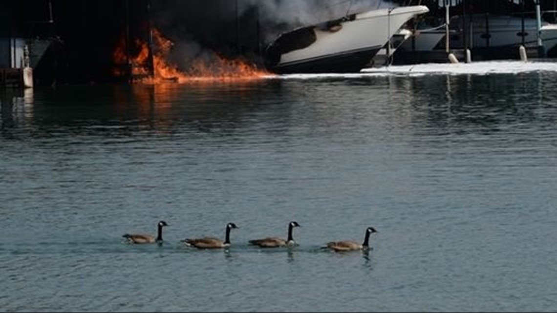 Boats sink to bottom of Lake Hartwell following massive dock fire ...