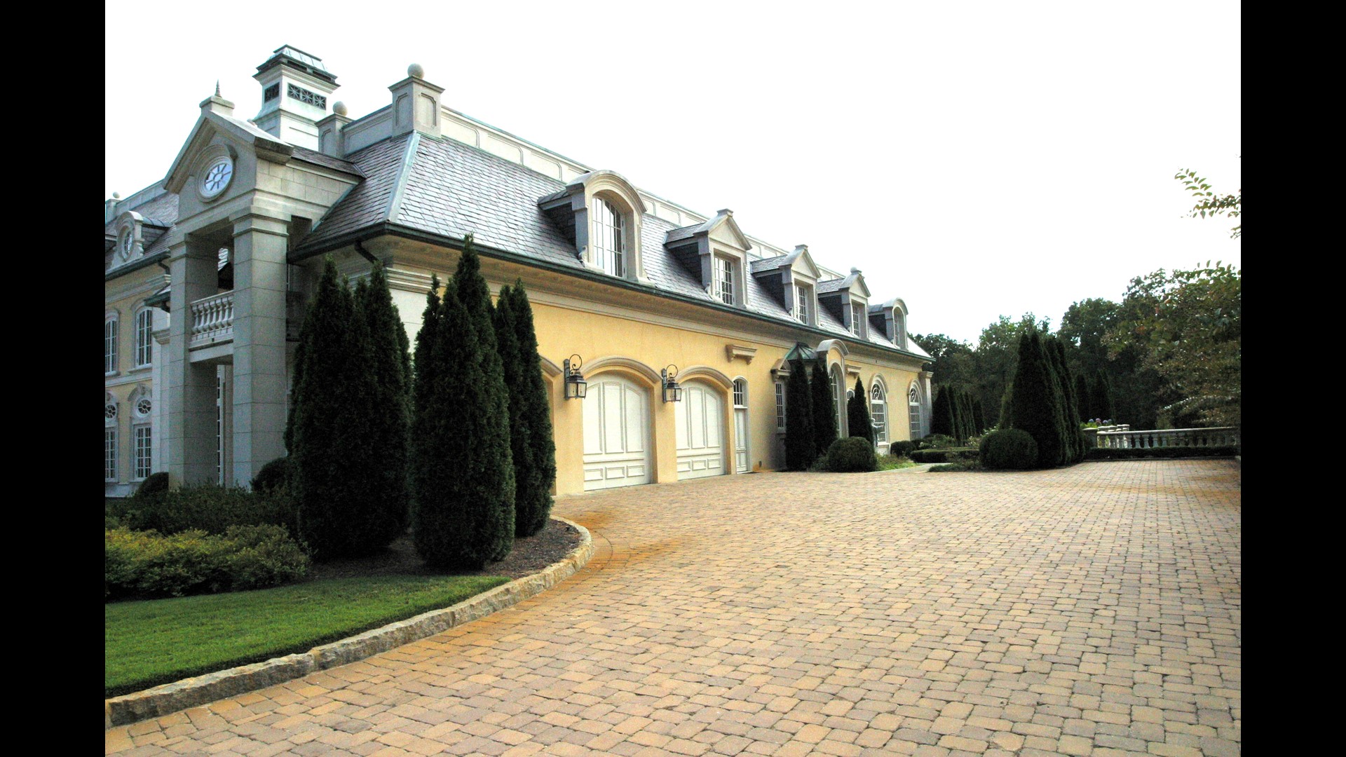 Photos: Guitar mansion goes to auction again | 11alive.com