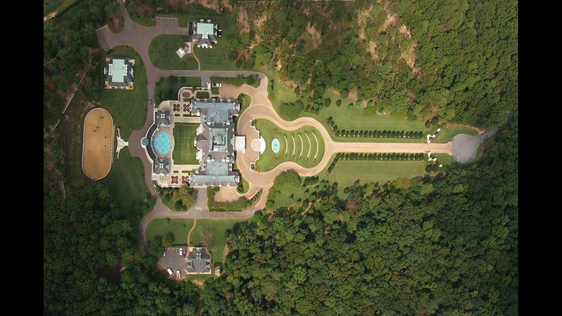 Photos: Inside the 'Guitar Mansion' | 11alive.com