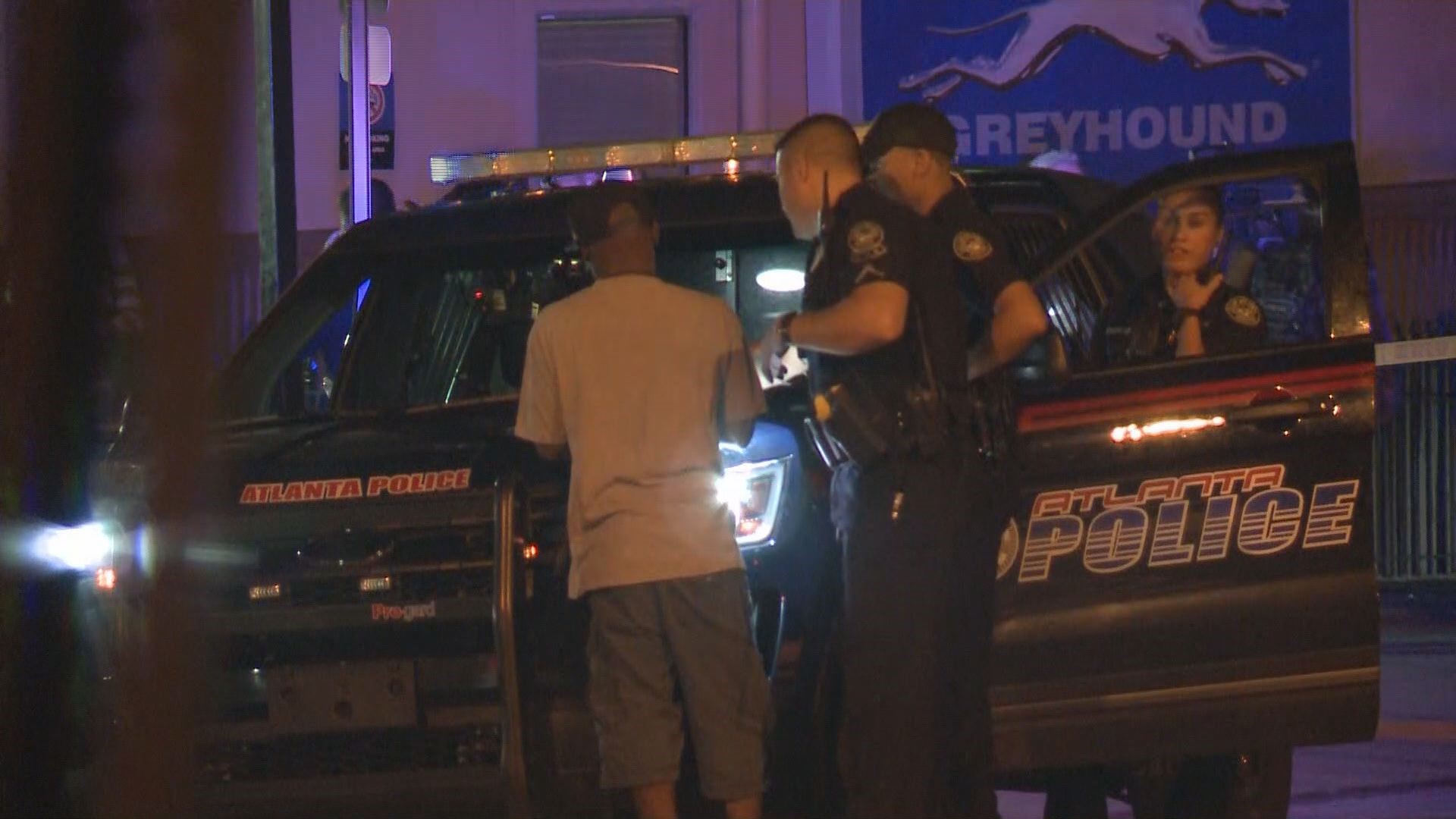 Man shoots 3 people saying they busted his windshield at SW Atlanta ...