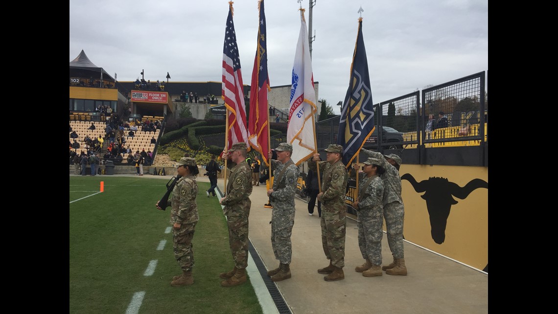 Kennesaw State cheerleaders stand for national anthem | 11alive.com