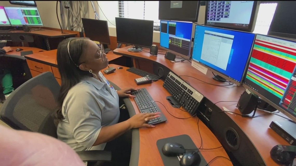 Going inside the 911 call center during panicked calls for help during ...