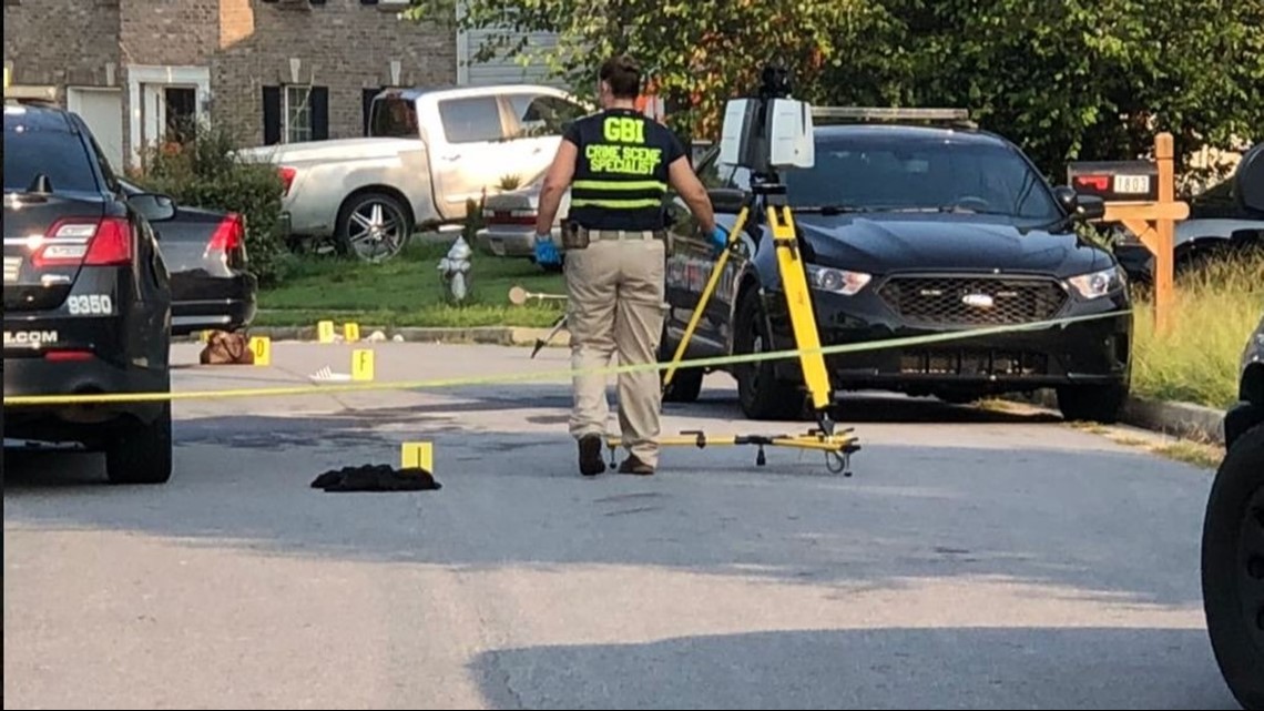 Cop's leg broken after woman rams vehicle into him, flees scene, police ...