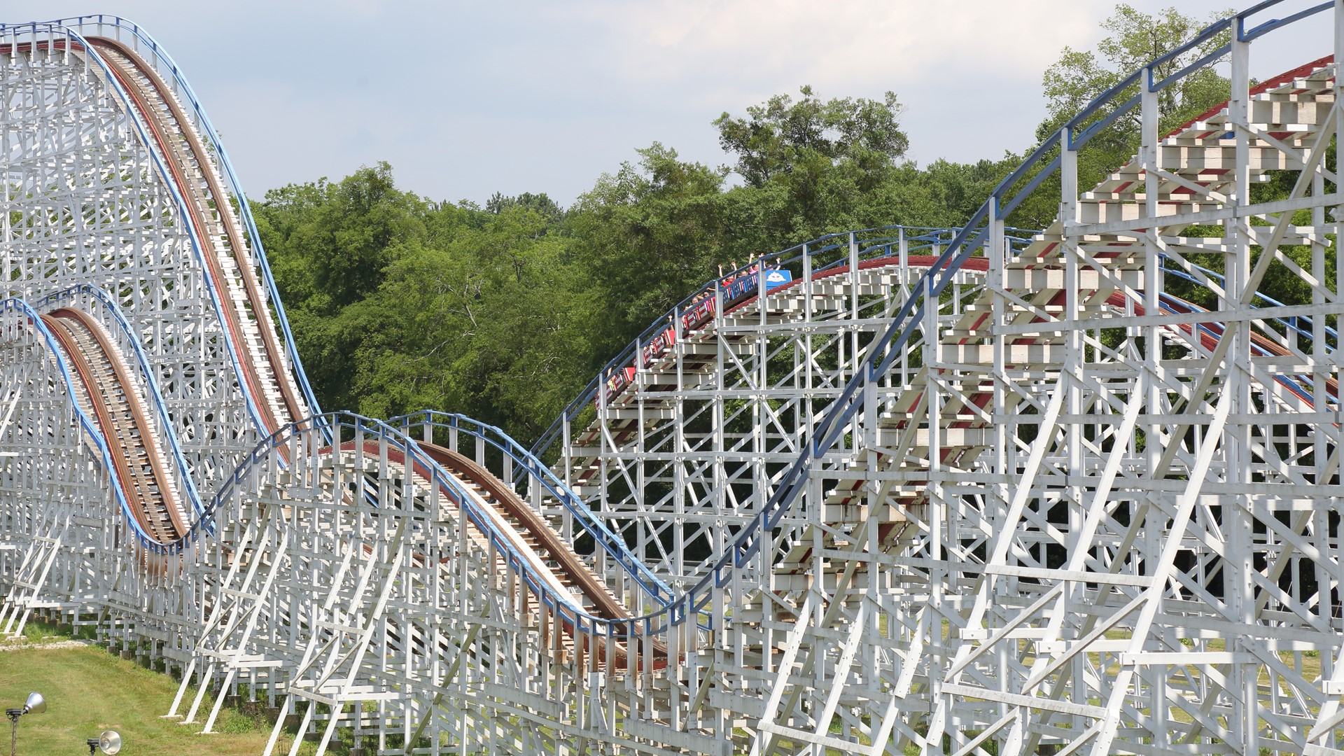 Here's how you can ride the Great American Scream Machine BACKWARD ...