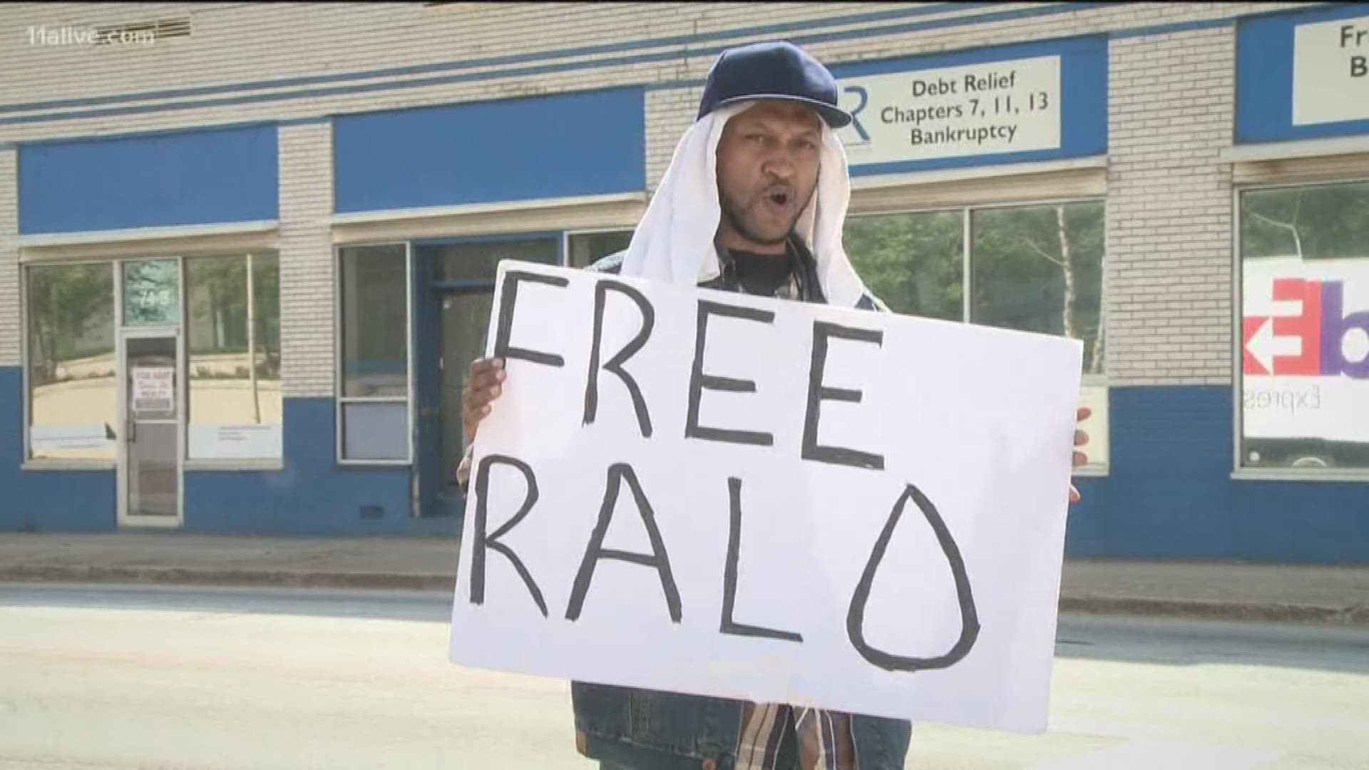 'Where's daddy?' | Family, supporters gather outside courthouse for ...