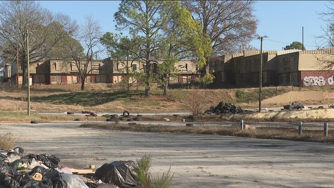 HUD threatens ending contract with Forest Cove apartments | 11alive.com