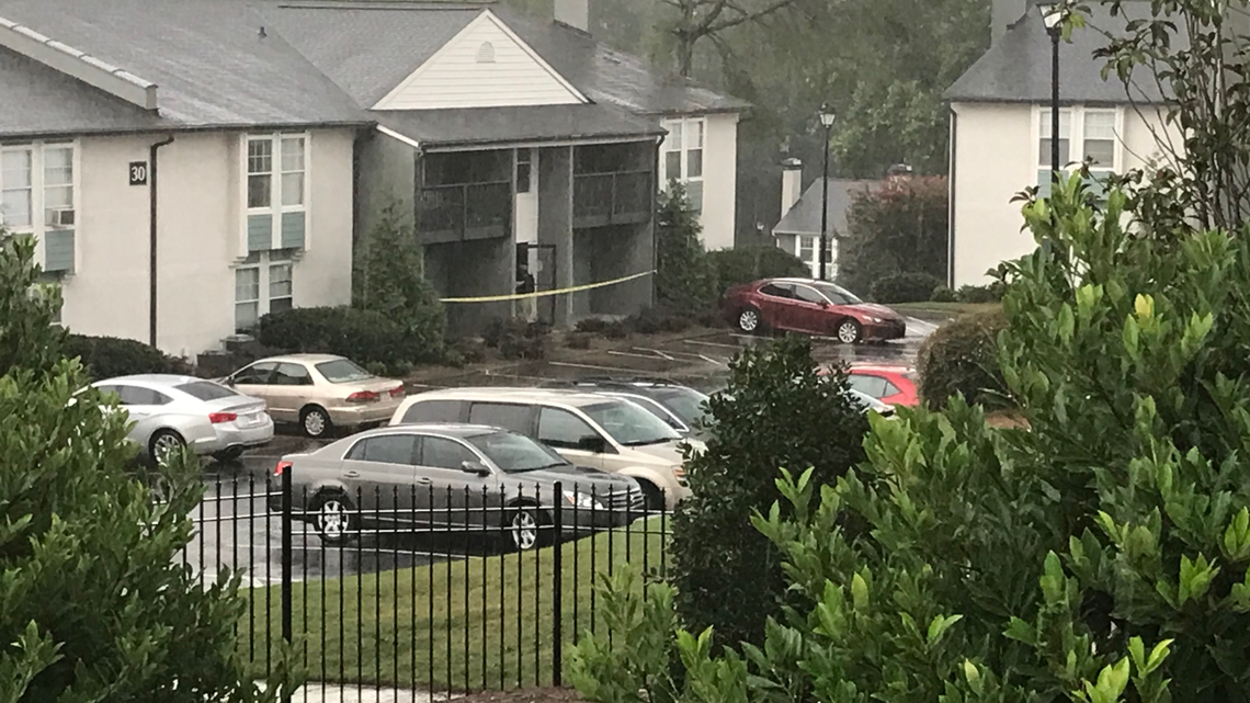 Georgia officer shoots man after allegedly pointing gun to police ...