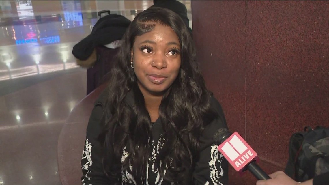 Woman faces hours-long wait to check bag at Atlanta Airport as holiday ...