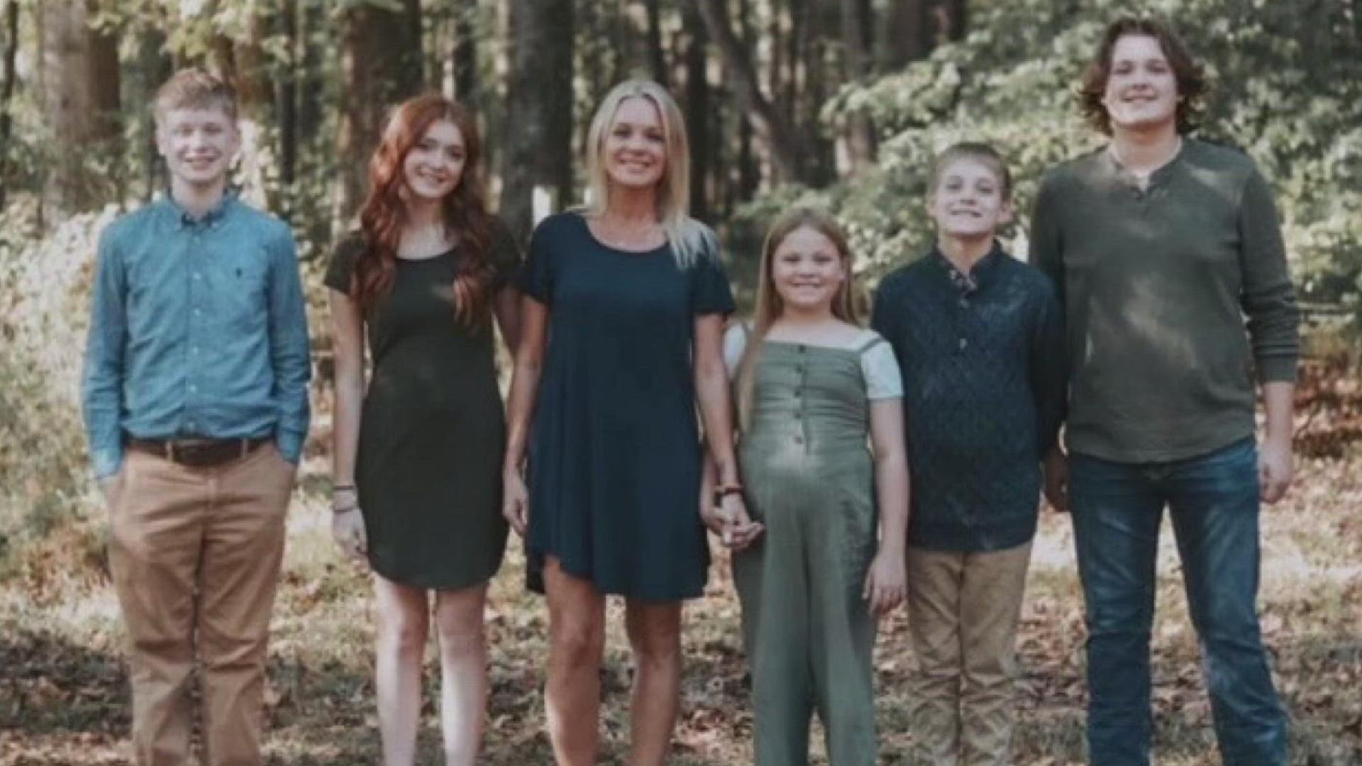 Single mother raising 5 loses everything in fire days before Christmas ...