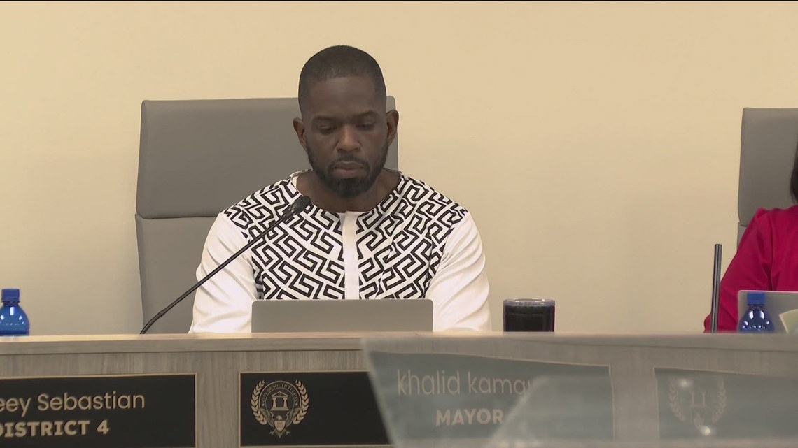 South Fulton mayor regains access to office at City Hall | 11alive.com