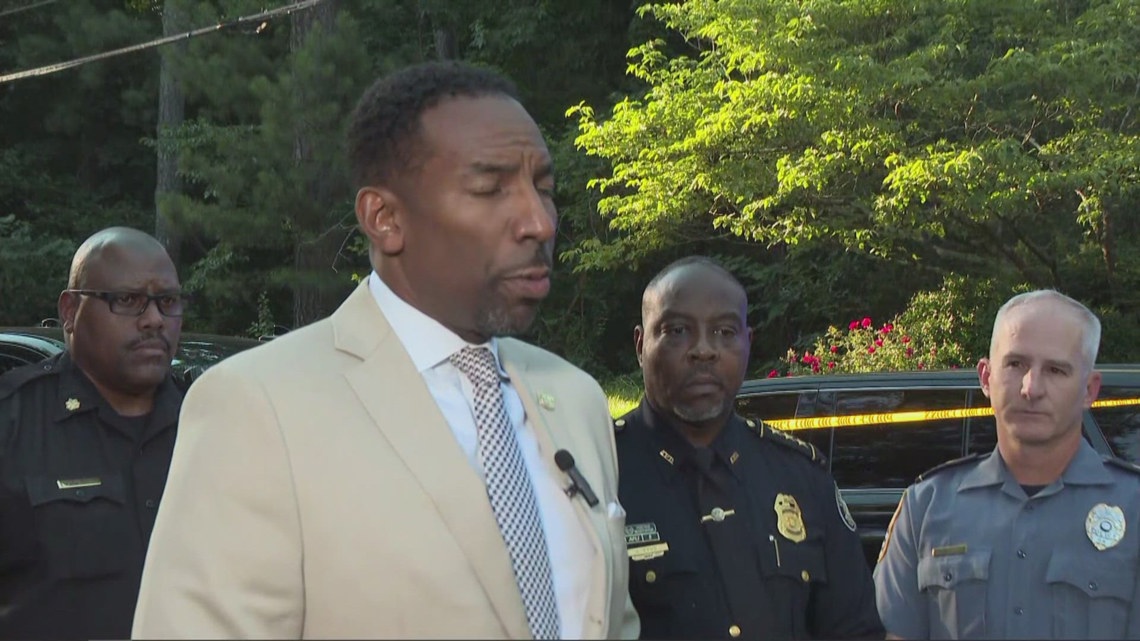 Atlanta mayor talks frightening bus chase across metro Atlanta | 11alive.com