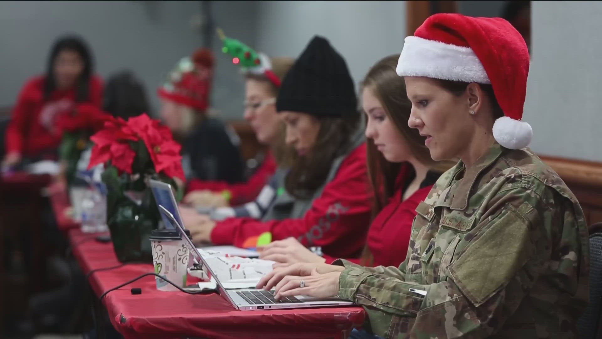 NORAD tracker: Volunteers follow Santa's journey | 11alive.com