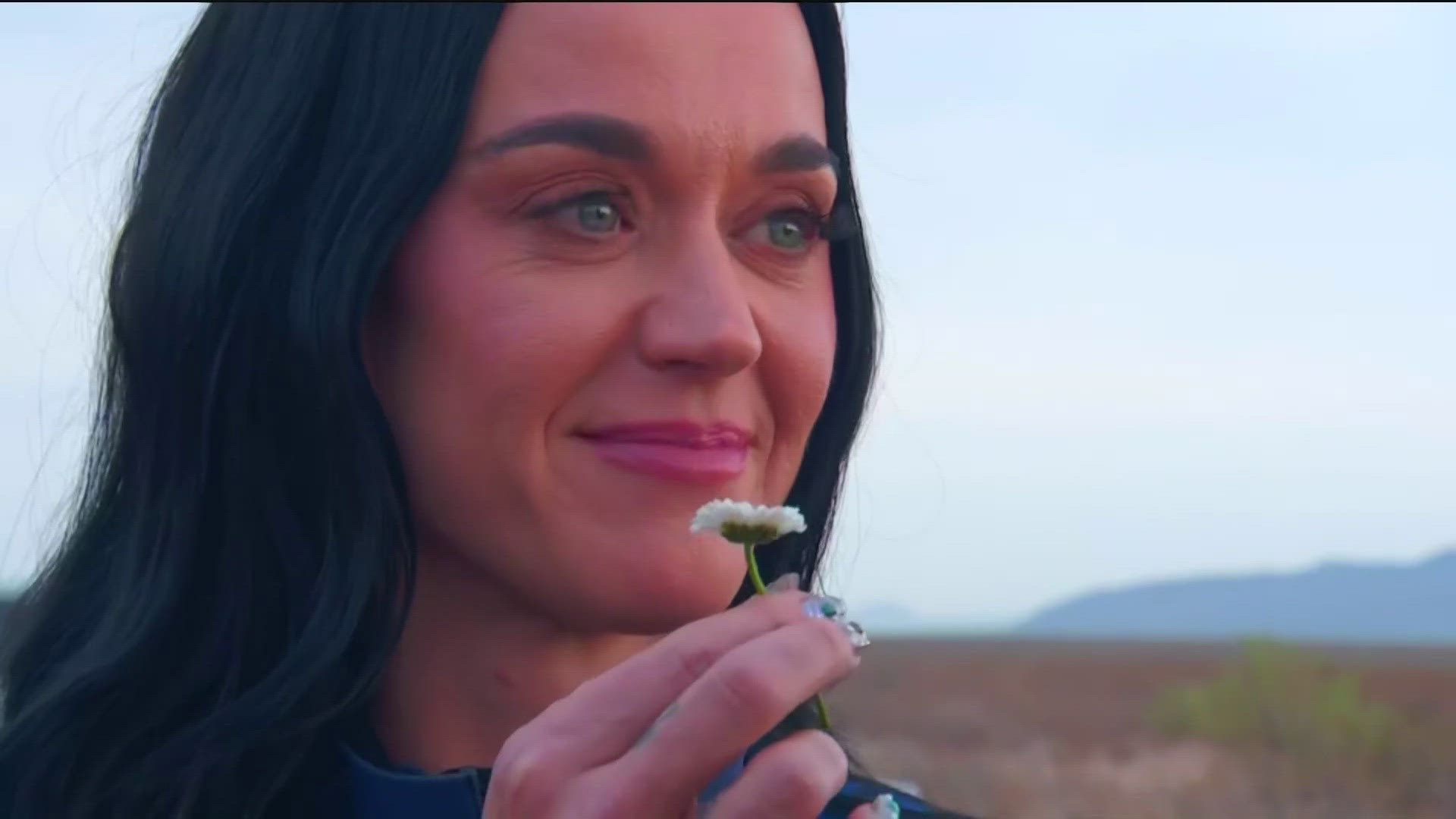 Blue Origin spaceflight: Katy Perry brought daisy to space during ...