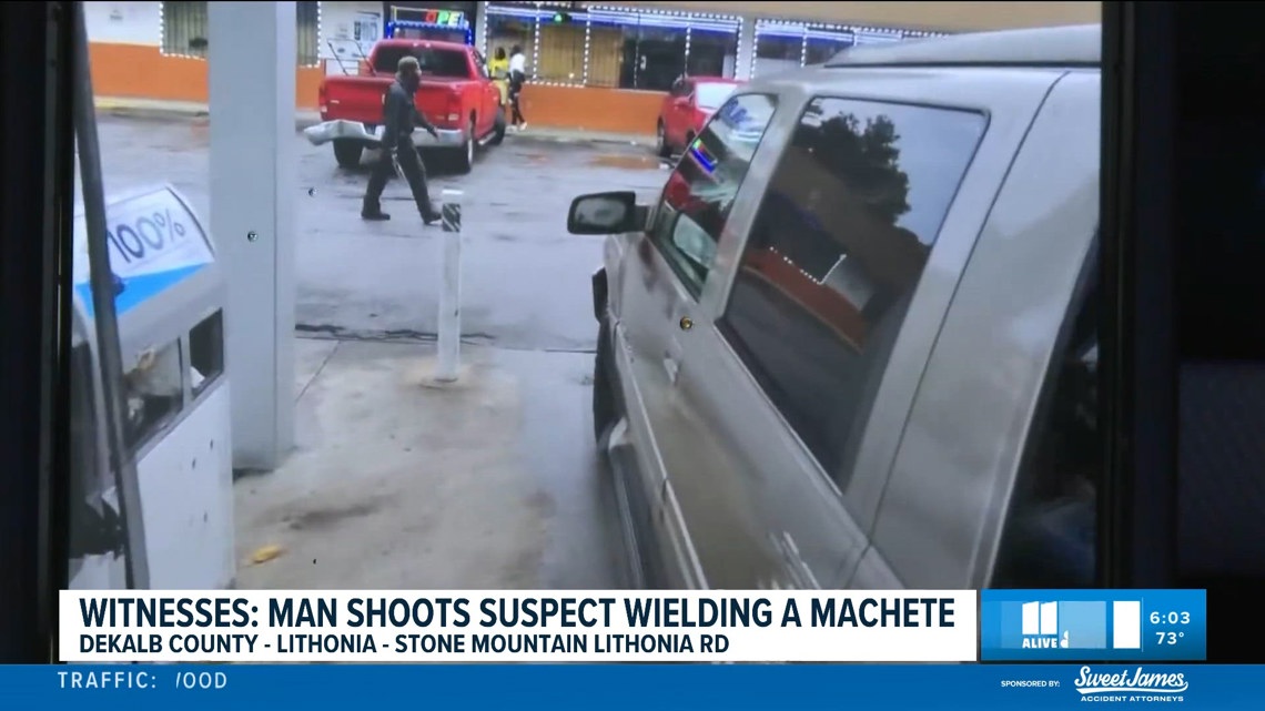 Violent confrontation with suspect wielding machete caught on video ...