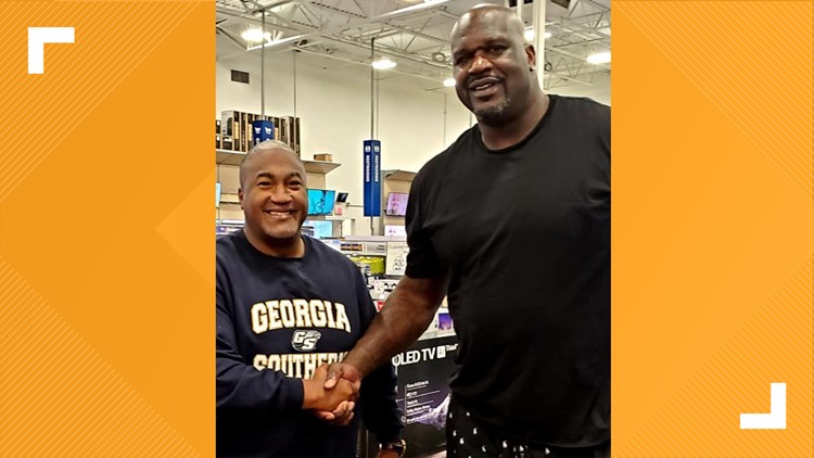 Shaq buys a fan a laptop at Best Buy | 11alive.com