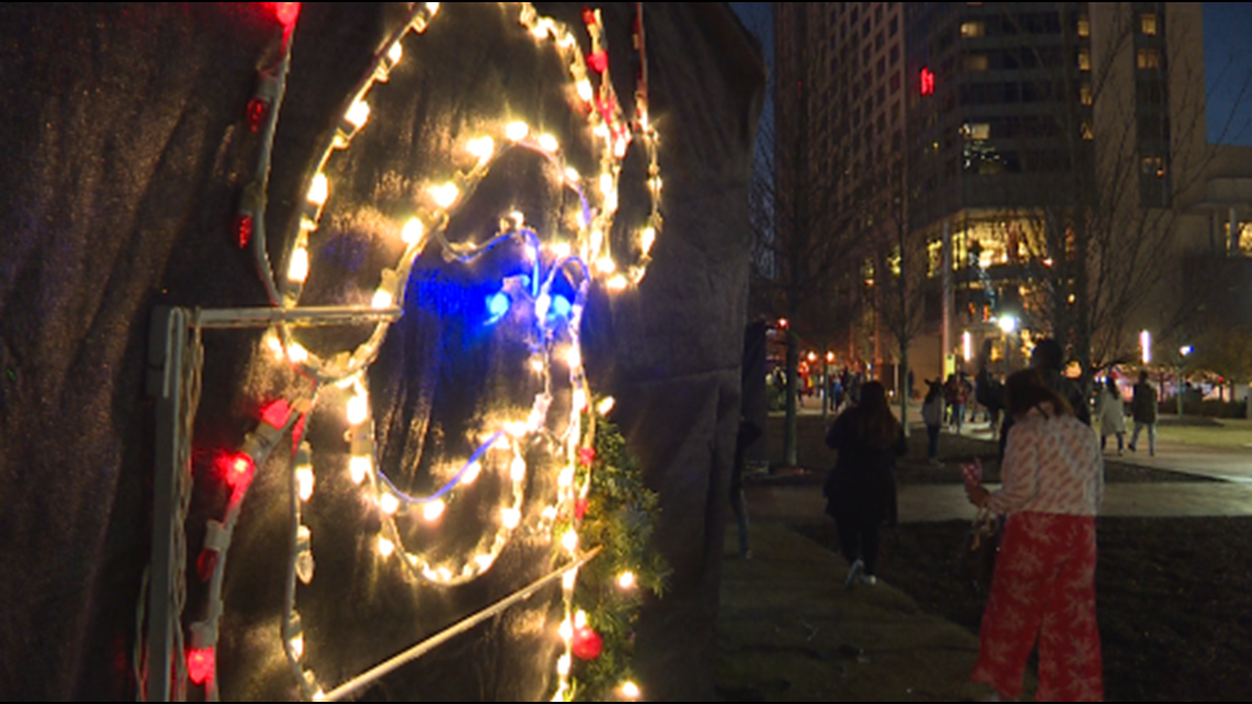 Crowds pack Christmas events in Atlanta | 11alive.com