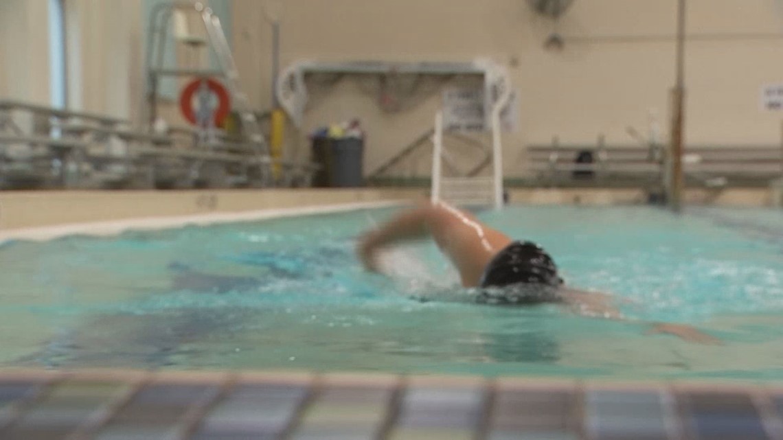 Blind teen swimmer hopes to make Paralympic team in 2020 | 11alive.com