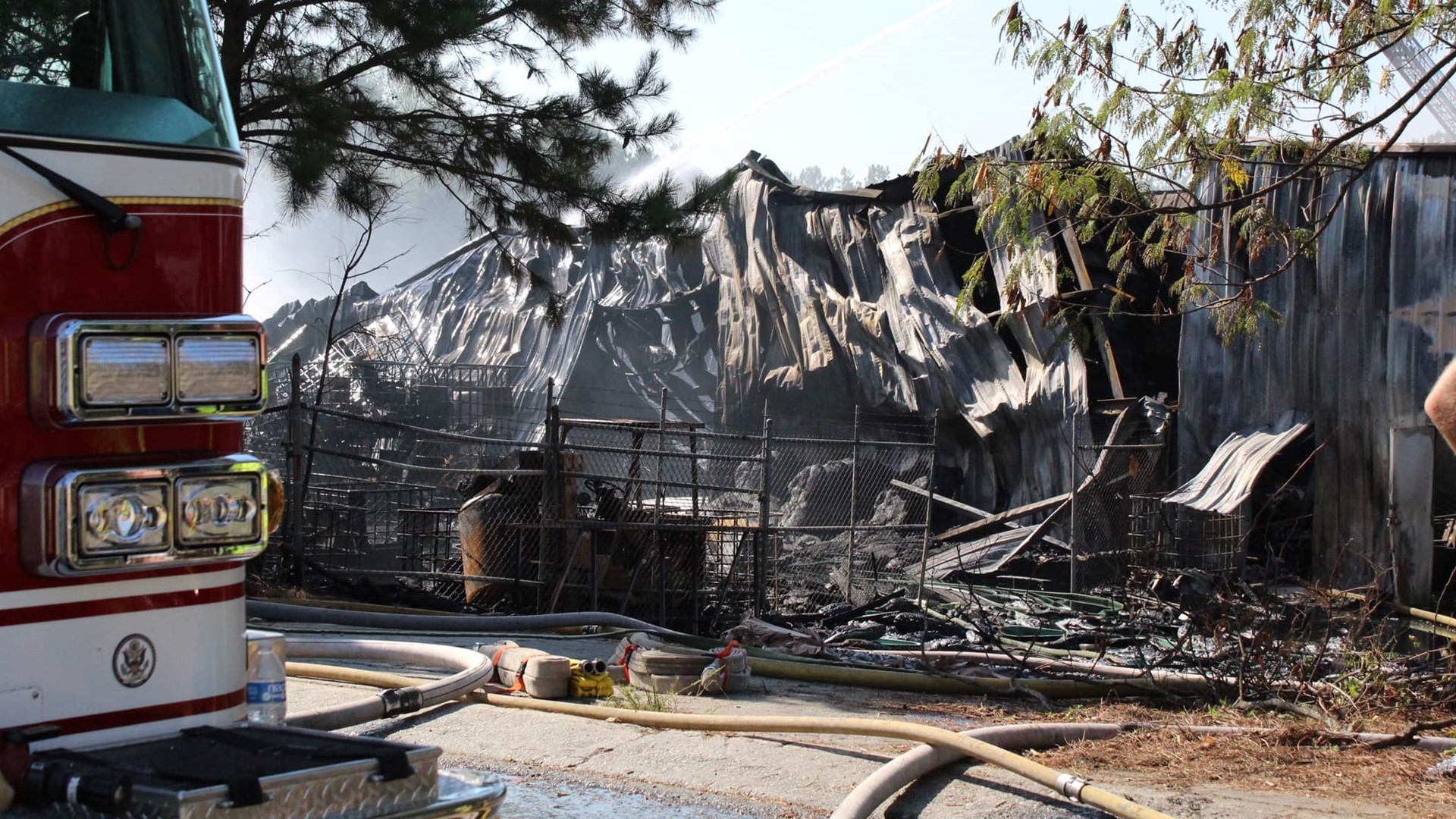 Large Cobb fire near I-285 leaves fake alligator heads stranded ...