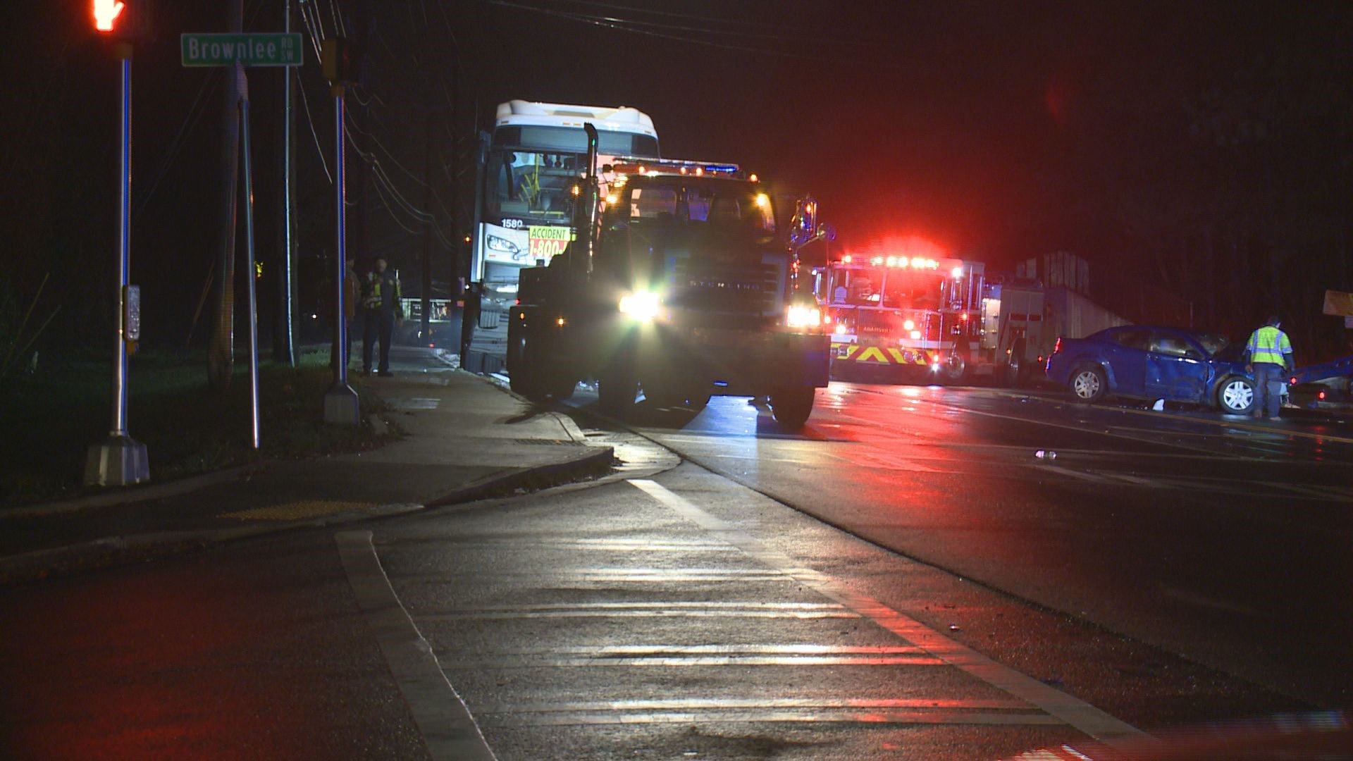Police: Driver leaves scene of crash after hitting MARTA bus, another ...