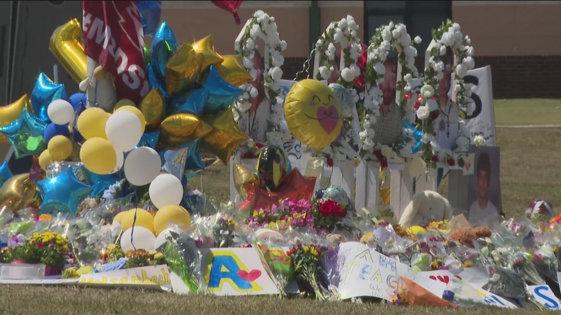 Apalachee High shooting | Students return to grab belongings | 11alive.com