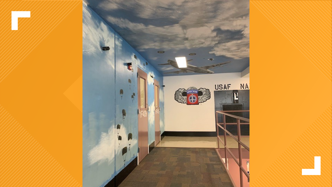 Inmates in the Barracks Unit at the Gwinnett jail paint murals ...