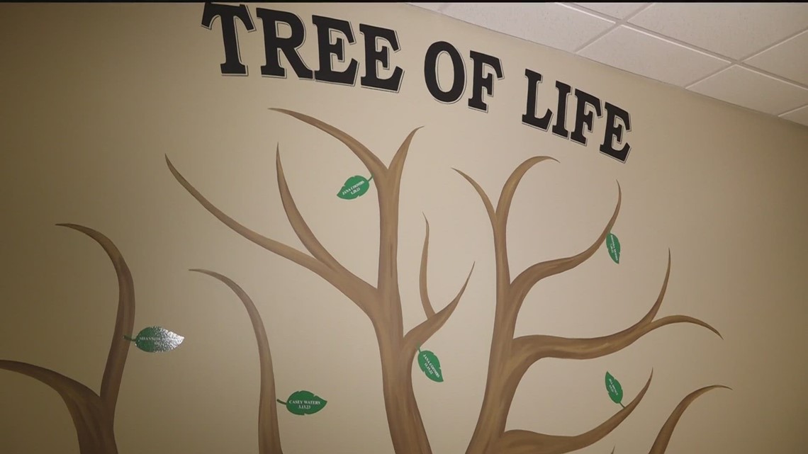 Tree of Life: 911 operators honor the lives they've saved with special ...