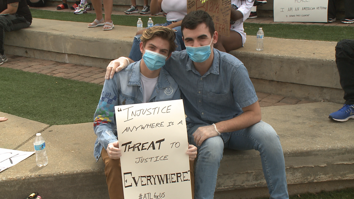 Looting and fires set near Lenox Mall amid Atlanta protests | 11alive.com