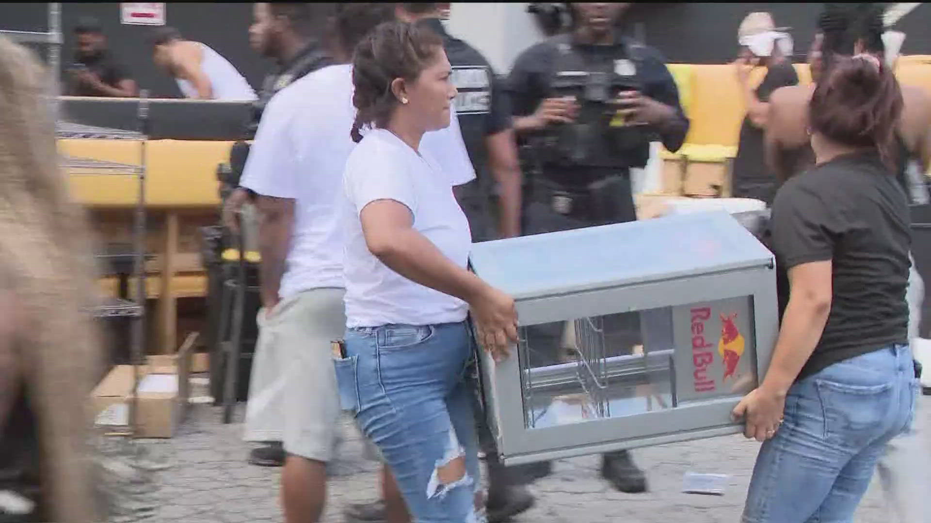 Red Martini Lounge evicted, crowd descends to take merchandise ...