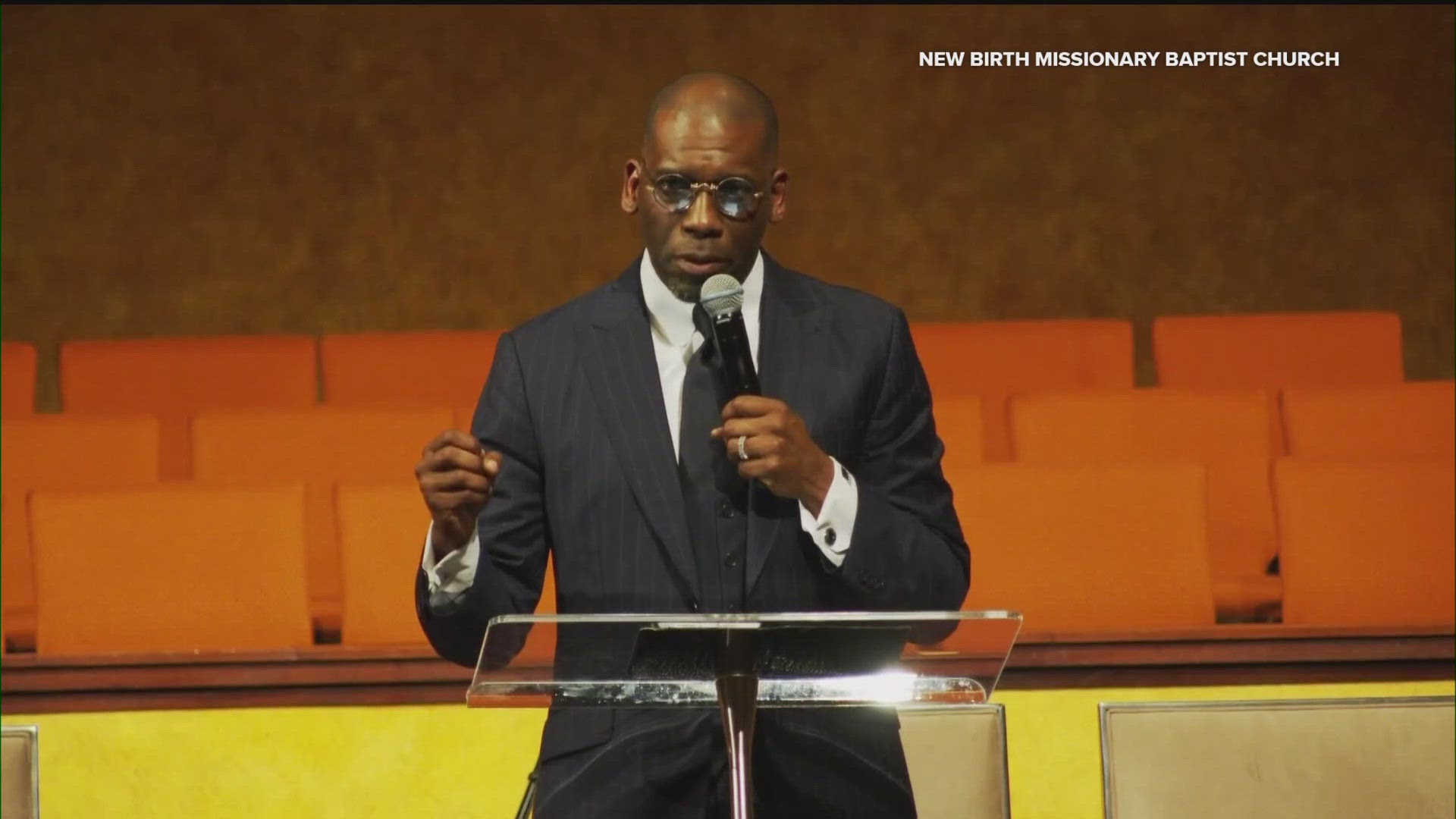 Atlanta pastor's town hall on Target boycott draws crowd | 11alive.com