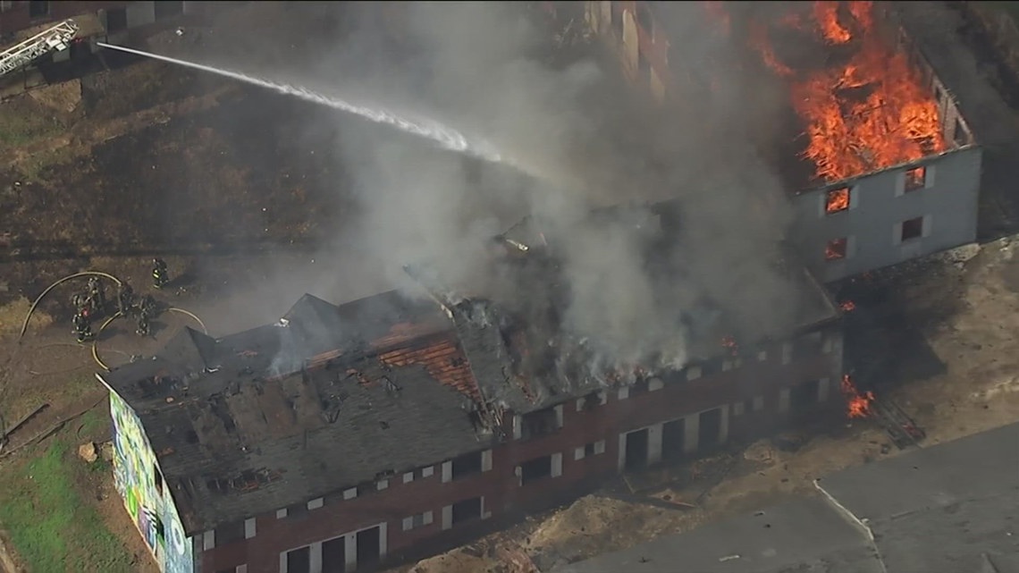 Abandoned apartment complex fire in Atlanta | 11alive.com