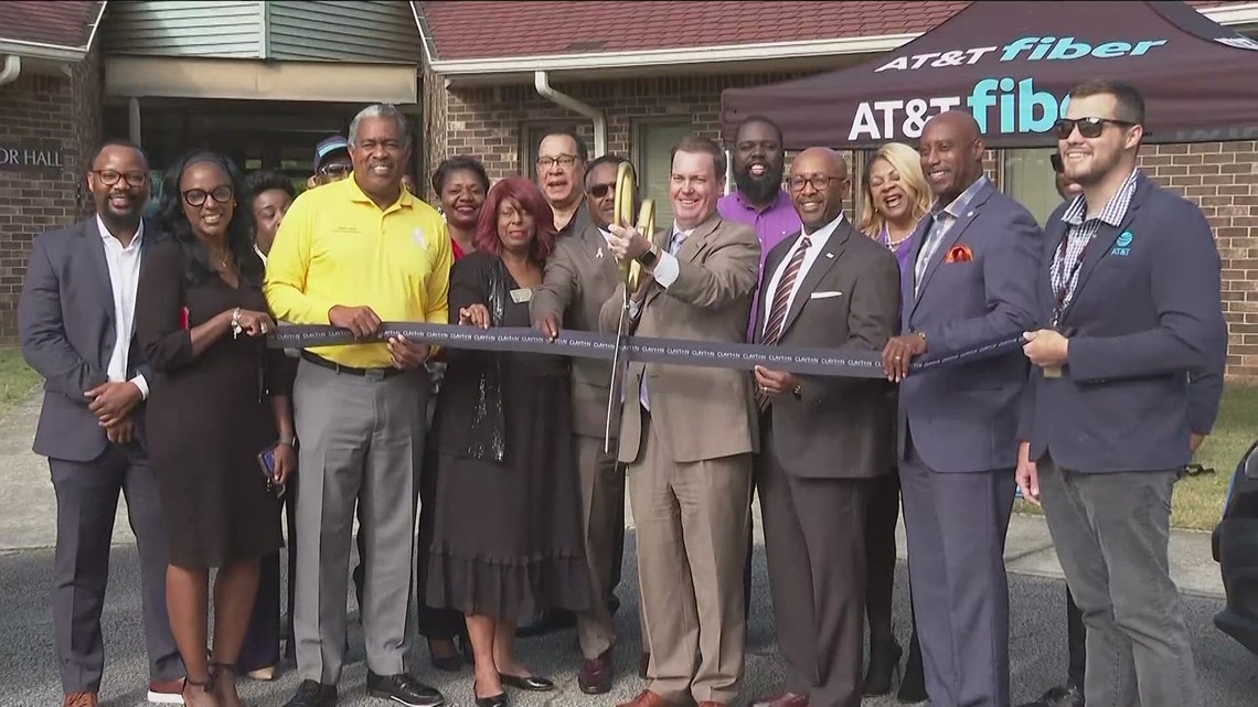AT&T celebrates fiber internet in Clayton County | 11alive.com
