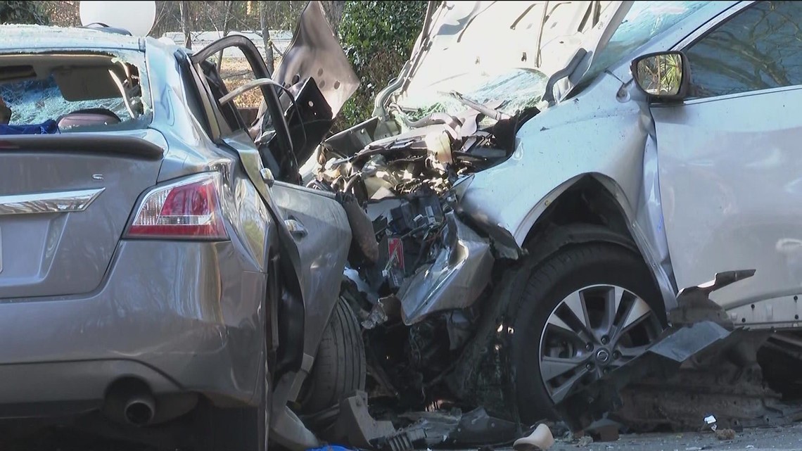 2 dead after head-on crash on busy Stone Mountain road | 11alive.com