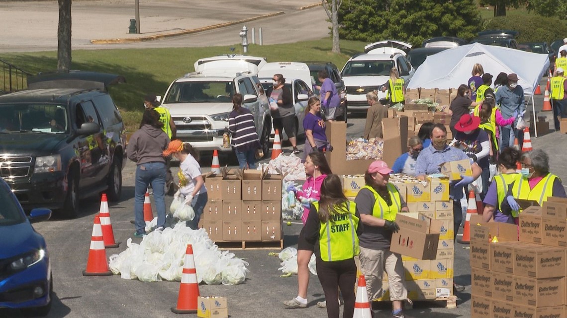 Atlanta Motor Speedway food bank draws hundreds | 11alive.com