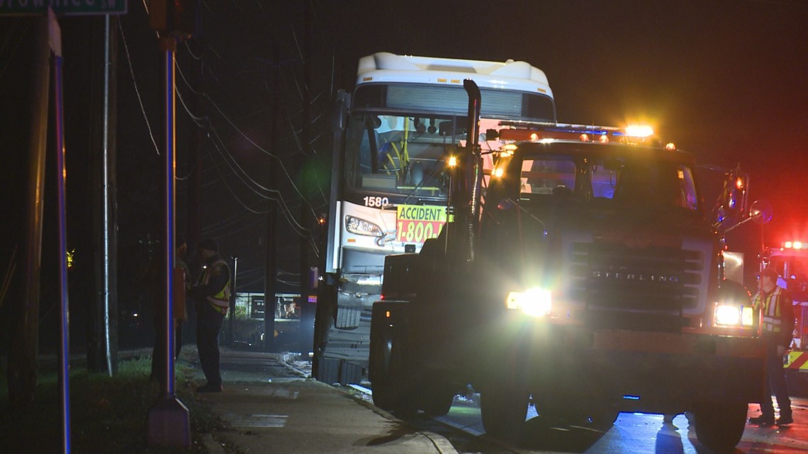 Police: Driver leaves scene of crash after hitting MARTA bus, another ...