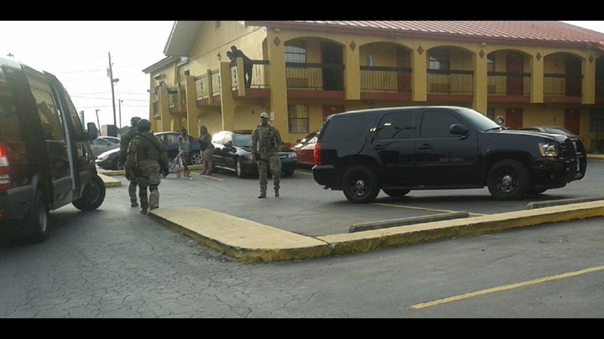 SWAT team responds to College Park motel | 11alive.com