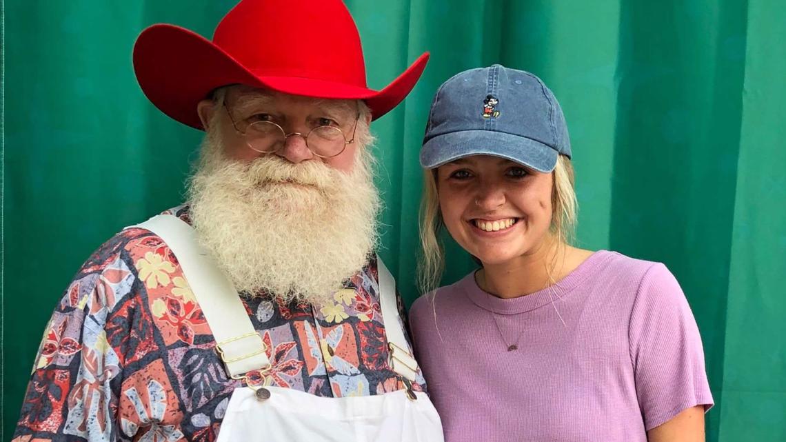 Santa Claus spotted at Zoo Atlanta | 11alive.com
