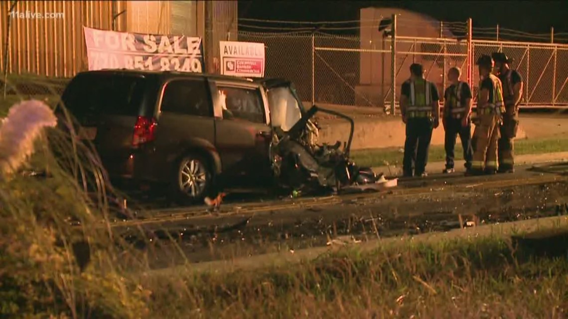 Fiery two-vehicle wreck on Atlanta's west side kills 1, leaves 4 ...