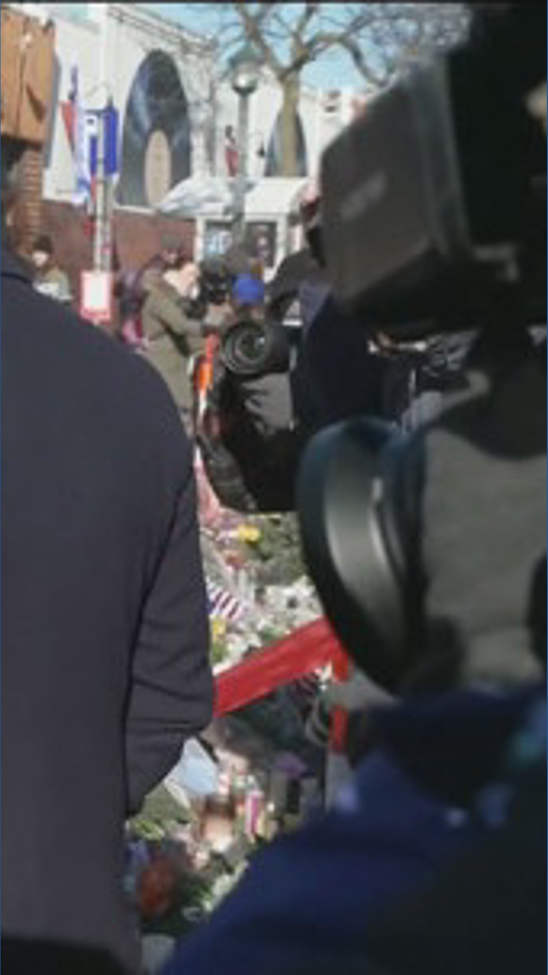 Sen. Warnock visits memorial site for Alex Pretti in Minneapolis ...