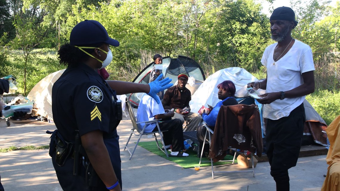 Police sergeant gifts face masks to homeless in East Atlanta | 11alive.com